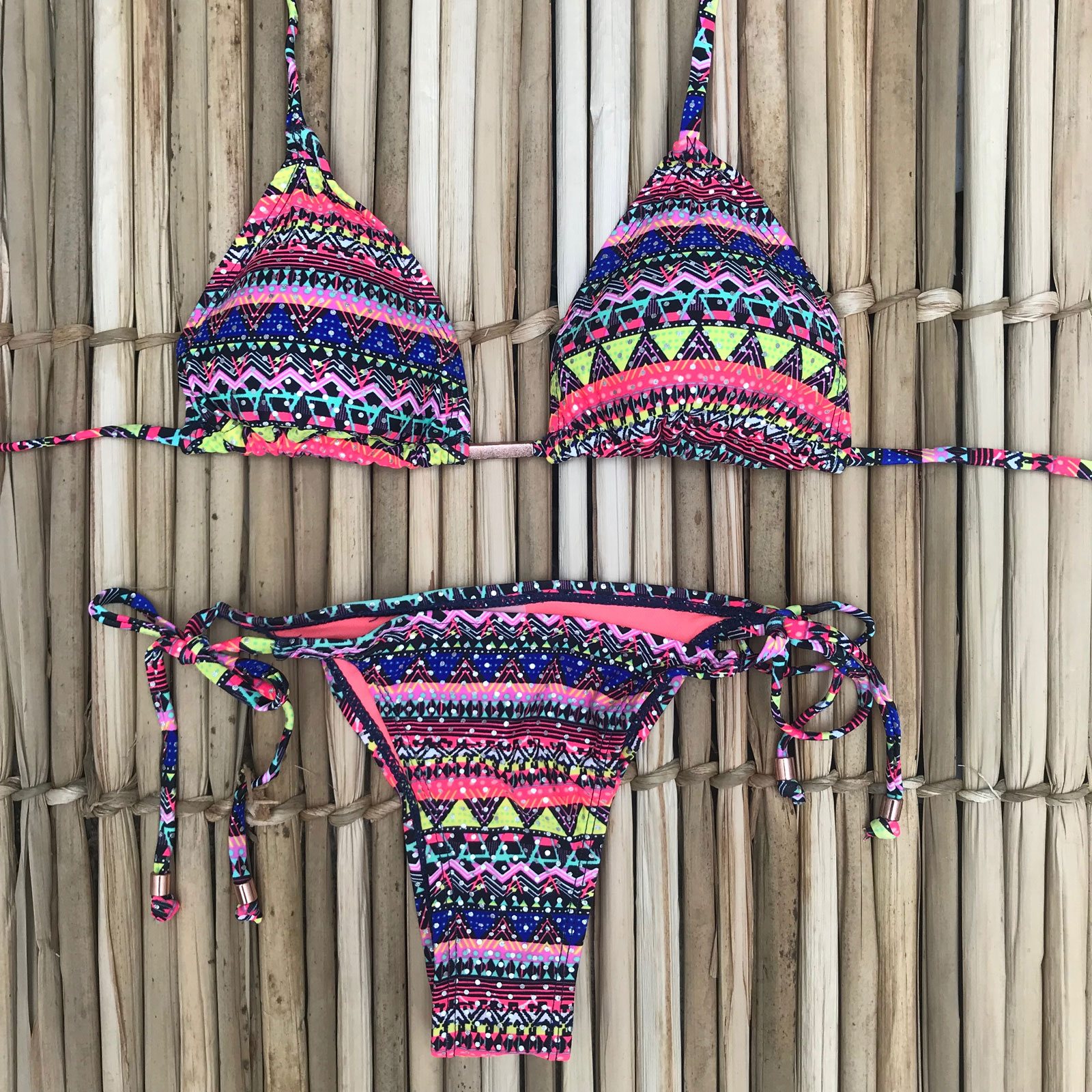 BIQUÍNI CORTININHA ESTAMPA ÉTNICA COM BOLINHAS PRATA - Dondoca Moda ...