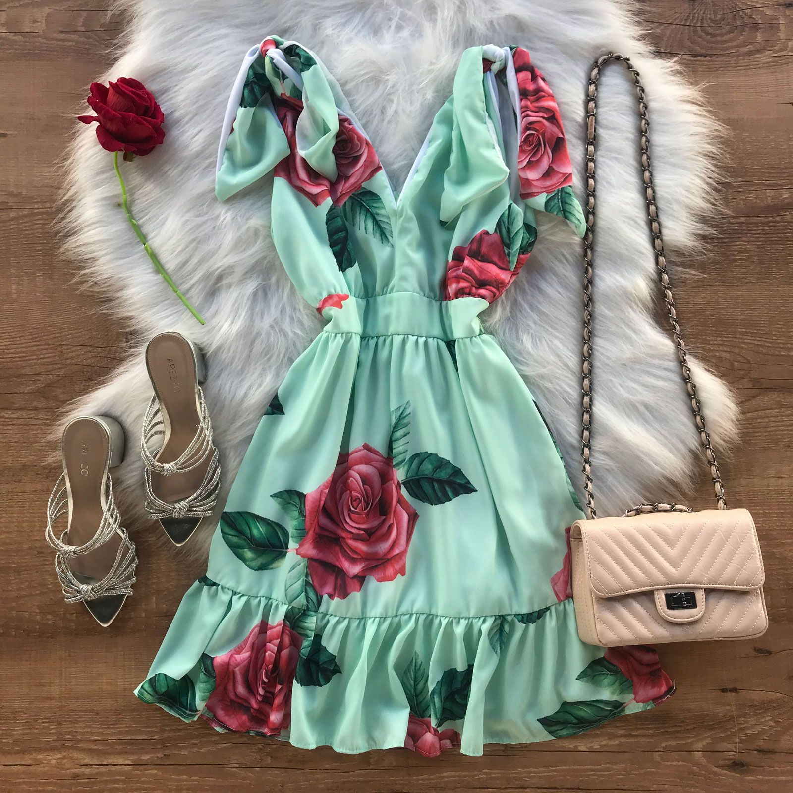 VESTIDO FLORAL COM AMARRAÇÃO NAS ALÇAS MENTA - Dondoca Moda Feminina ...