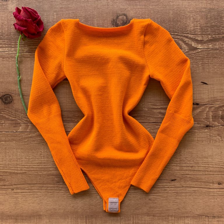 Body Modal Liso Manga Longa Decote V Laranja | DONDOCA