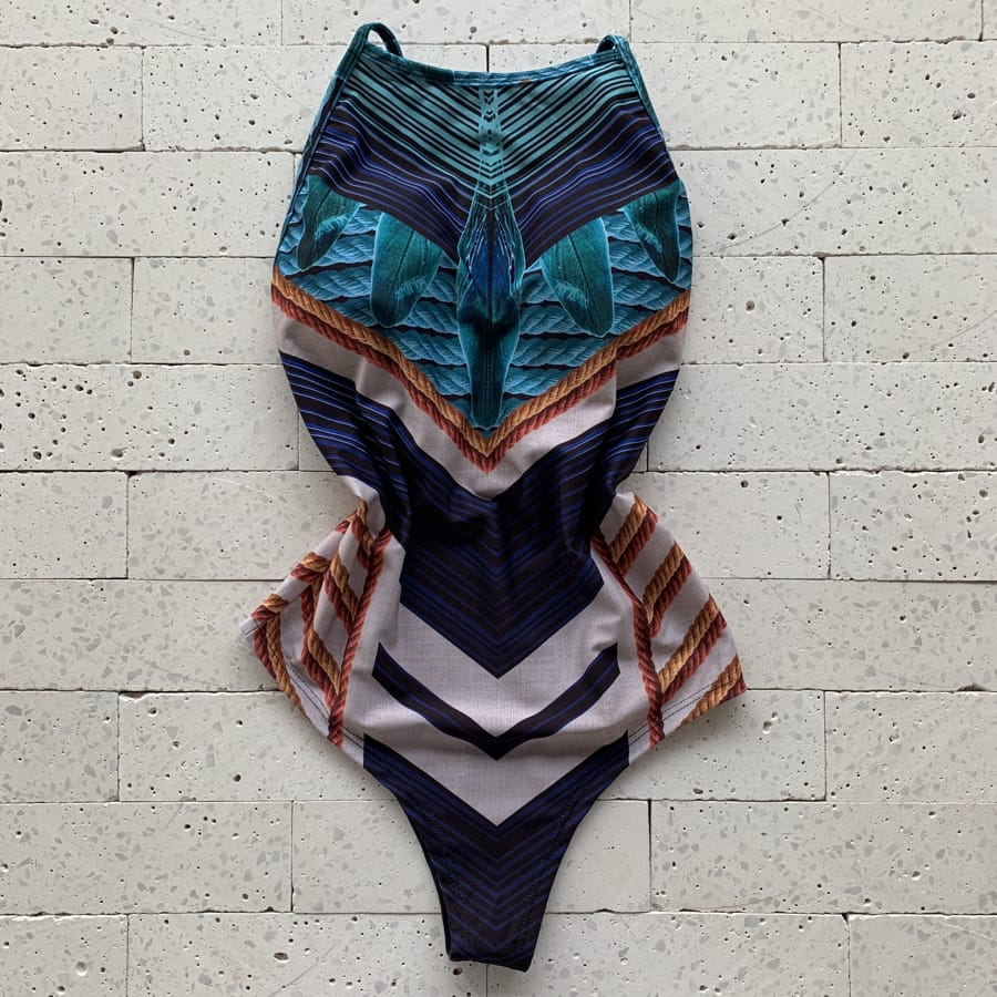 Body Maiô Com Bojo Costas Abertas Azul Estampa Cordas Dondoca Moda Feminina