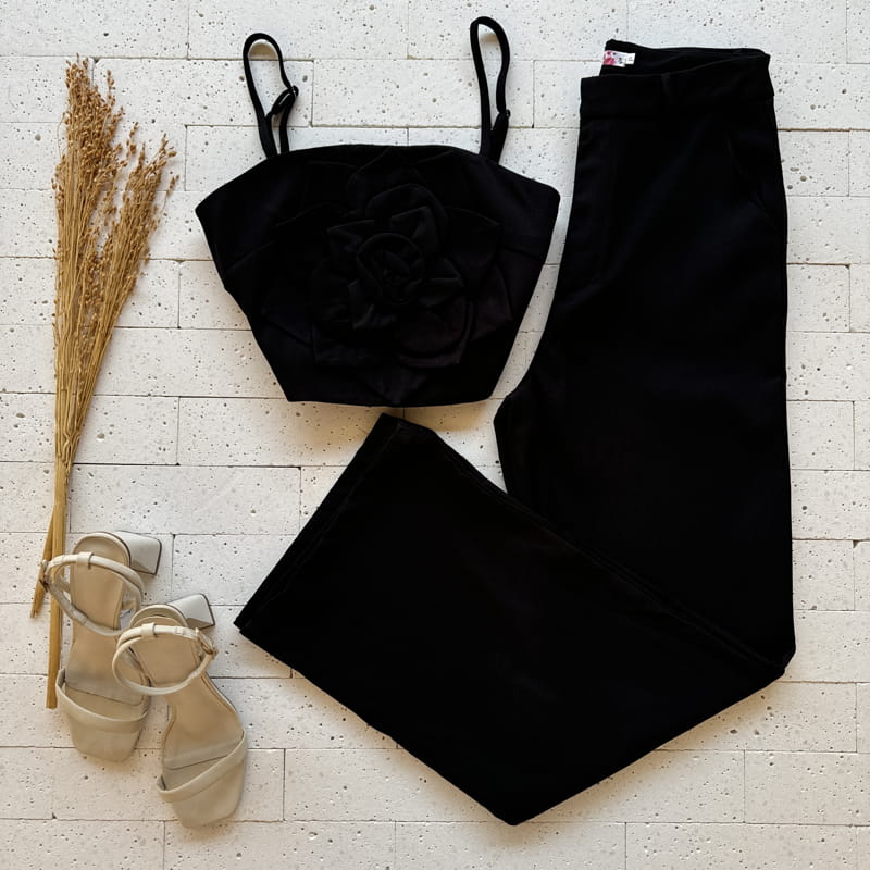 CONJUNTO PREMIUM CROPPED APLIQUE FLOR E CALÇA PANTALONA PRETO Dondoca ...