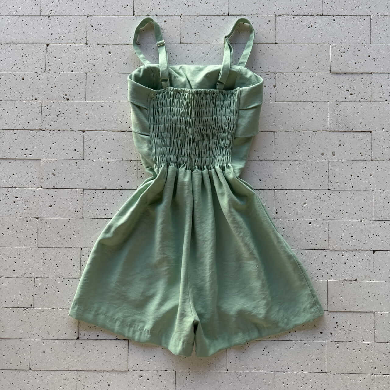 MACAQUINHO MARRANT DETALHE PREGAS NO DECOTE PISTACHE Dondoca Moda Feminina