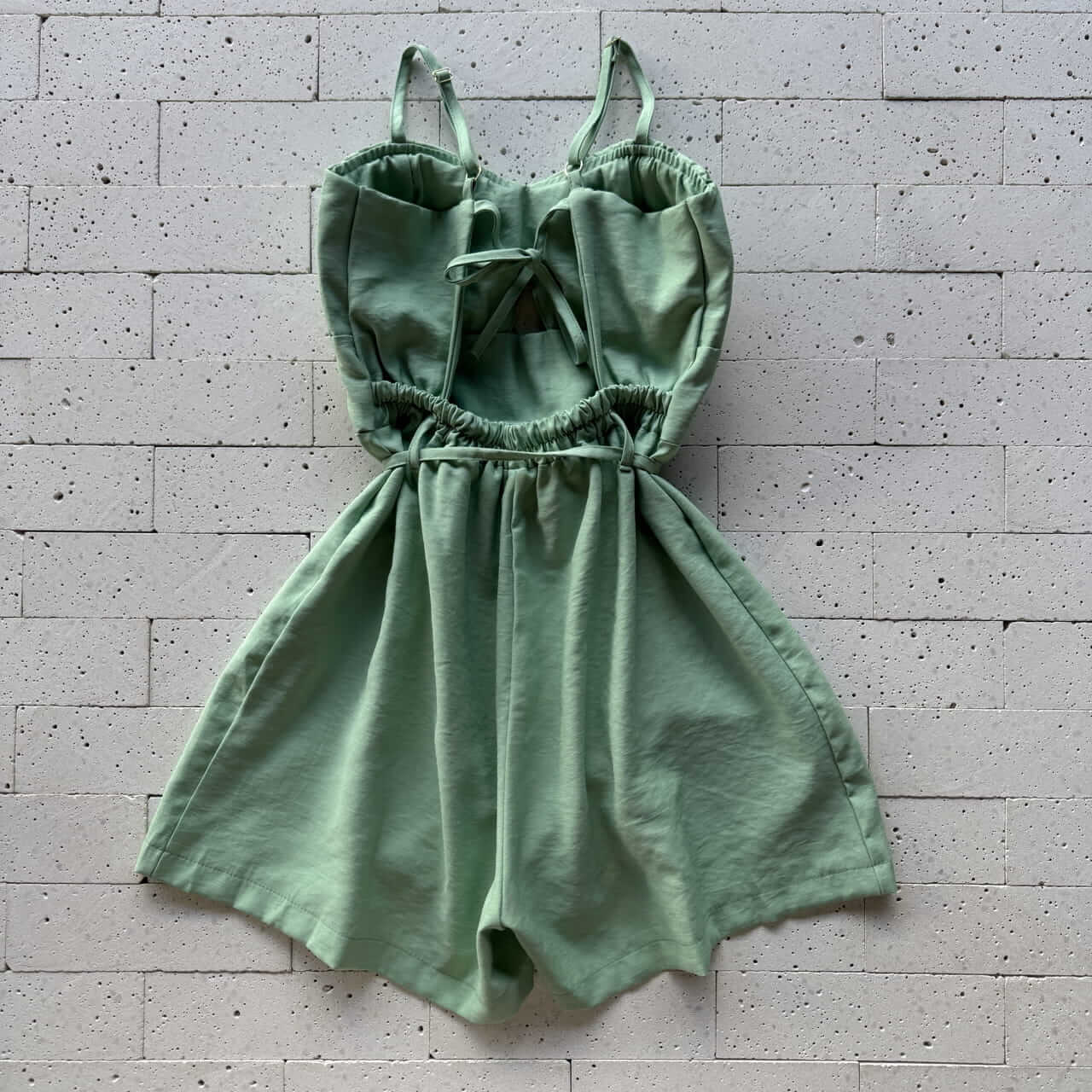 MACAQUINHO MARRANT DETALHE VINCO NO BUSTO E CORDÃO PISTACHE Dondoca ...